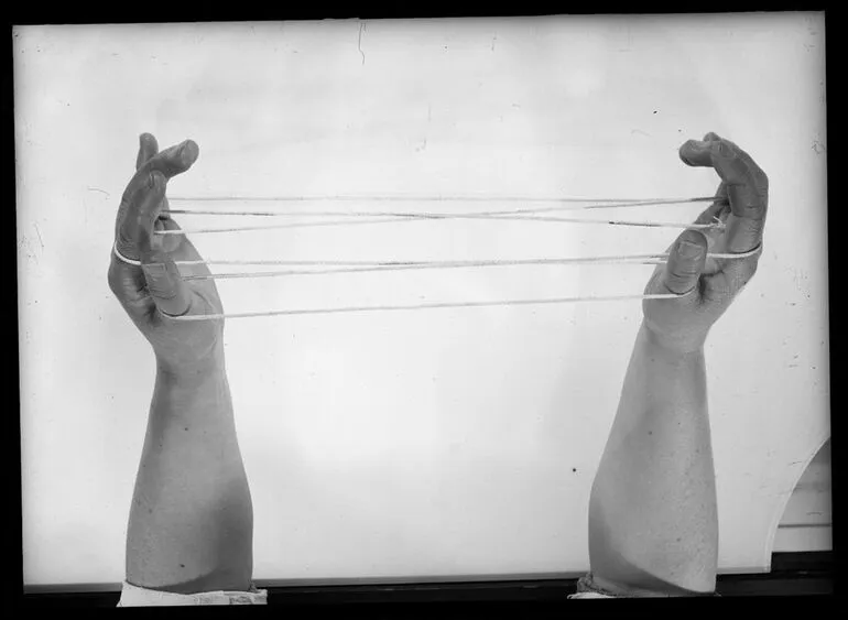 Māori string games by Zokoroa - DigitalNZ