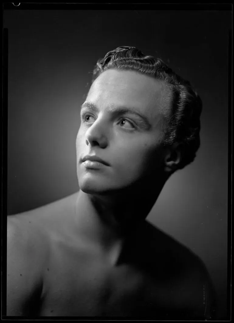 The photographs of Brian Brake by PrideNZ - DigitalNZ