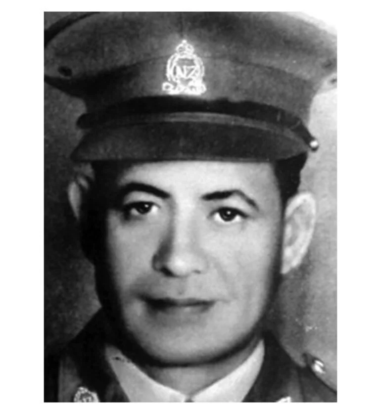 Māori weavers and carvers by National Library Services to Schools ...