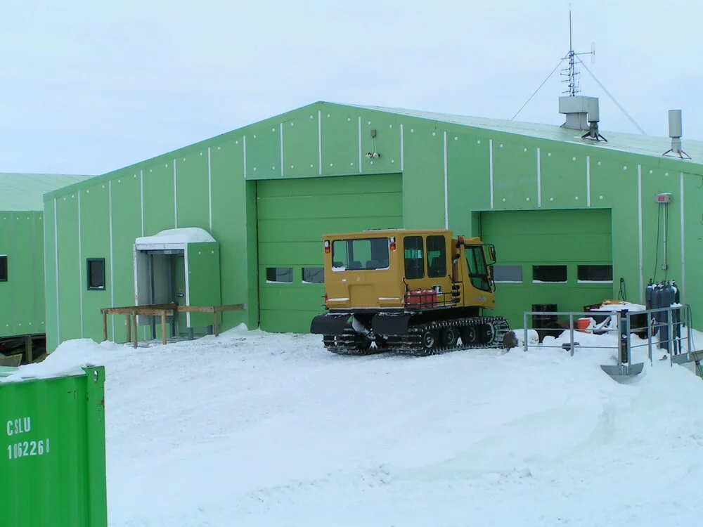 Photographs of Scott Base exterior October 2007 | Record | DigitalNZ