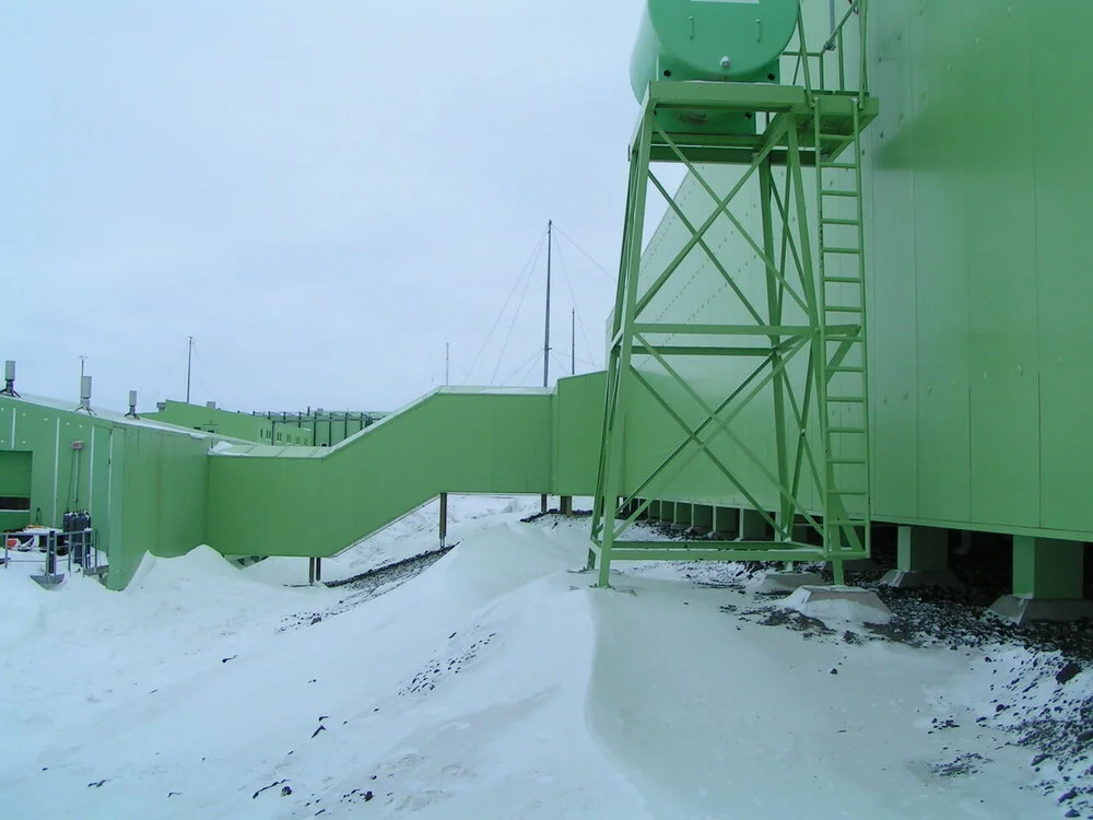 Photographs of Scott Base exterior October 2007 | Record | DigitalNZ