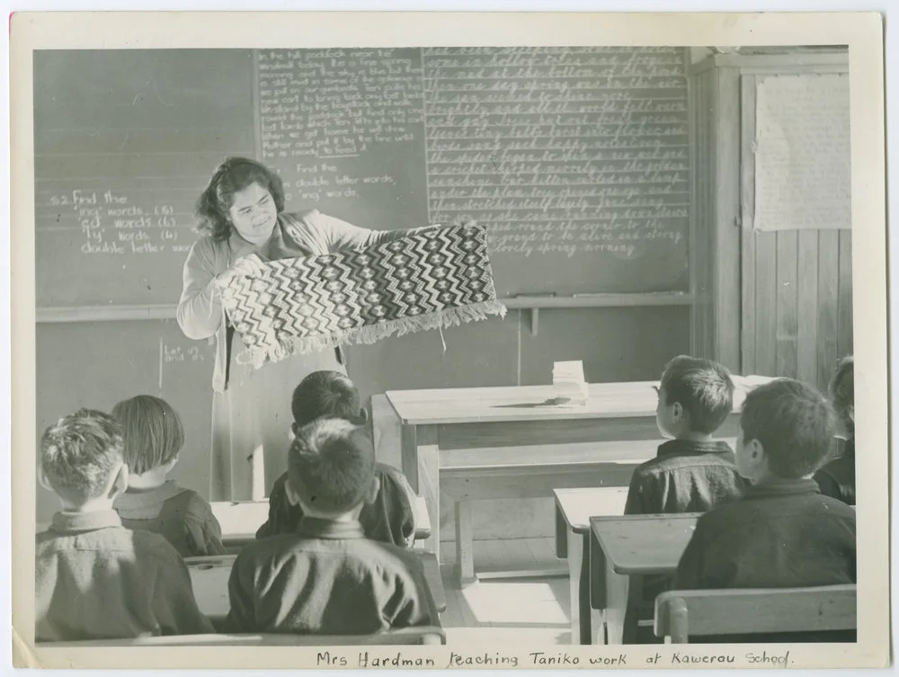 Teaching Taniko work at Kawerau School | Record | DigitalNZ