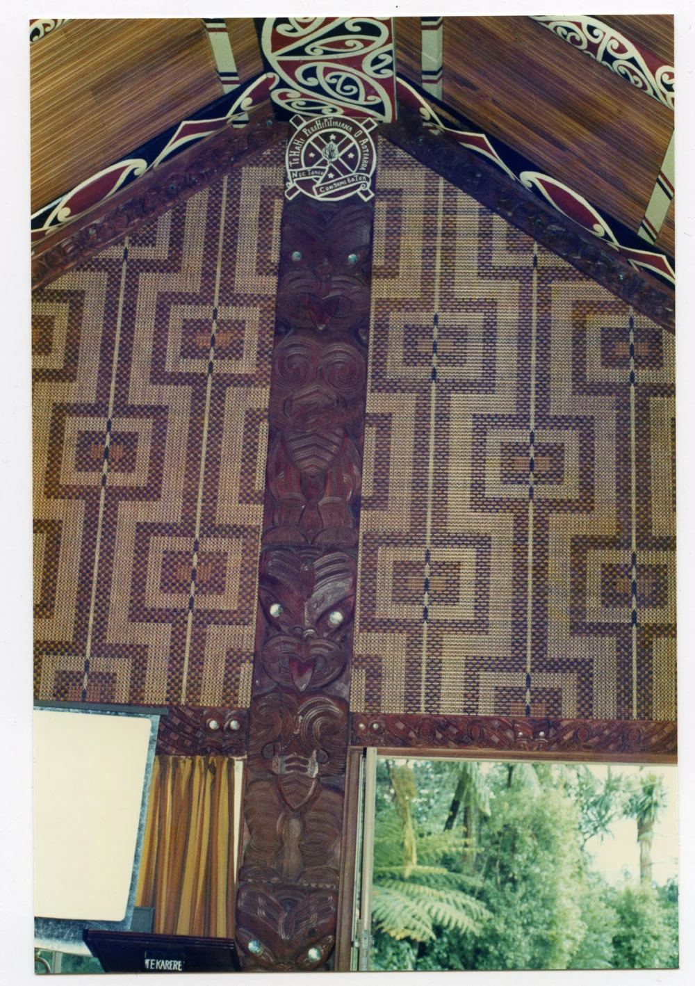 Carved pole and tukutuku panels, Ohope Marae | Record | DigitalNZ