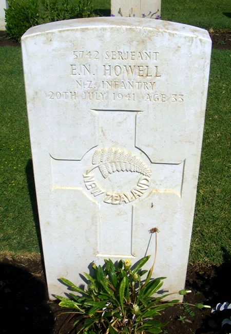 Edward Ngatata Howell's grave | Record | DigitalNZ