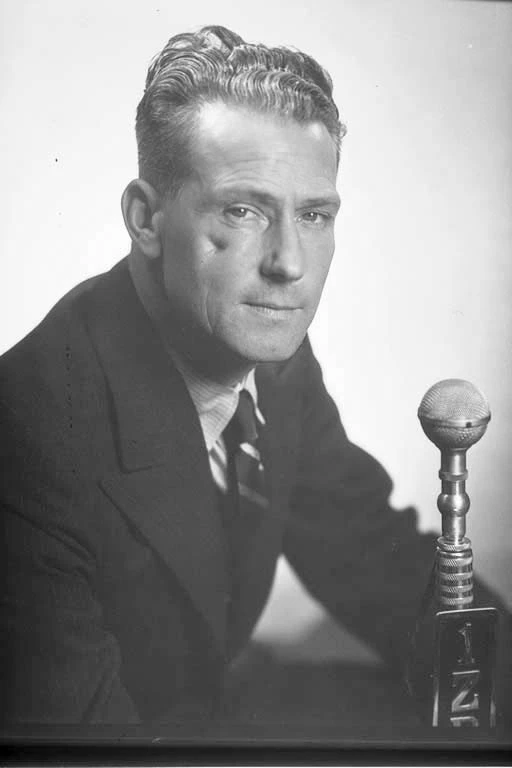 Head and shoulders portrait of Rod Talbot from 1ZB | Record | DigitalNZ