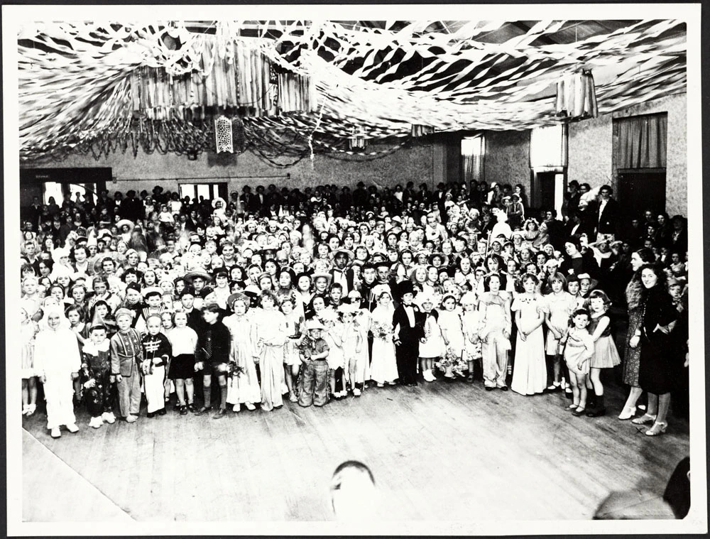 2ZM Christmas party (1939?) | Record | DigitalNZ