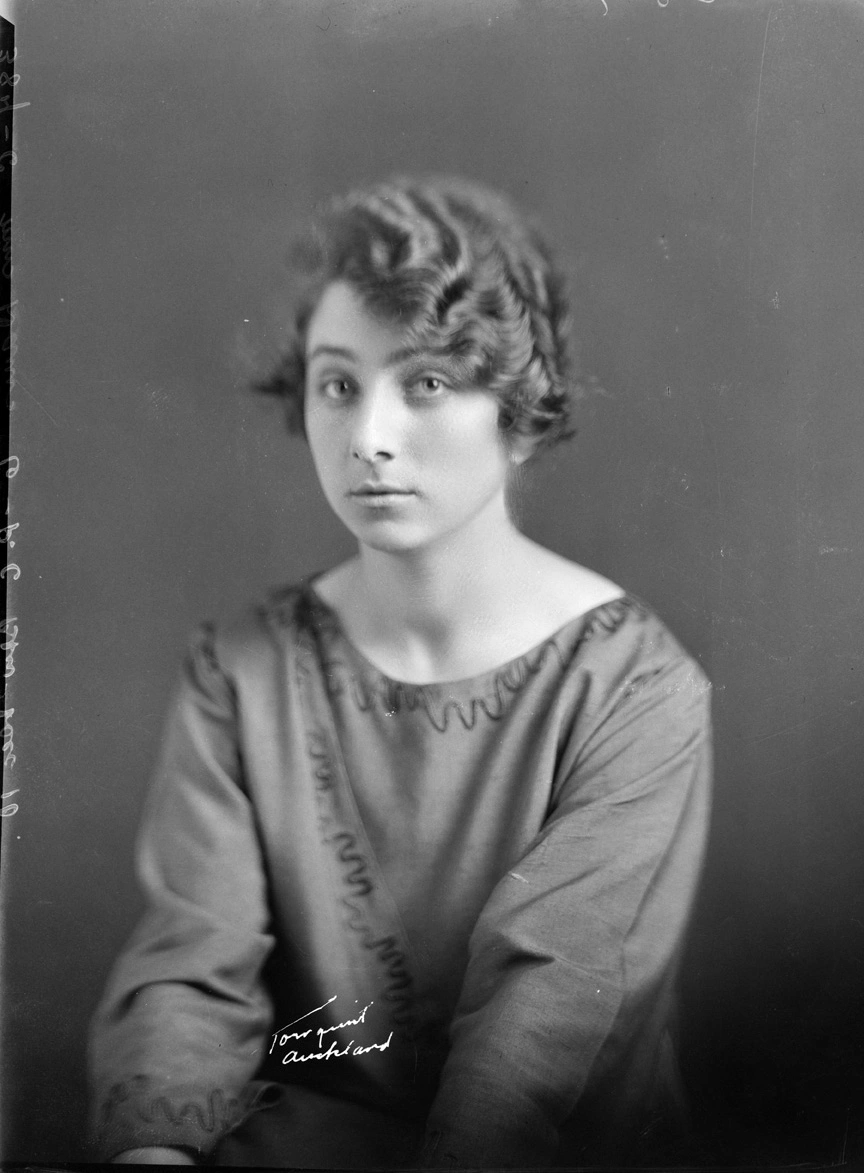 Miss Davis | Record | DigitalNZ