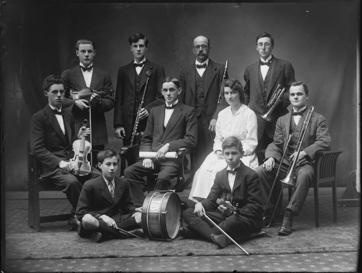 Jessie Leighton Orchestra? | Record | DigitalNZ