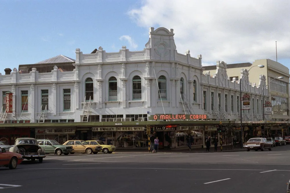 Buildings on the corner of Pitt Street and Karangahape Road, Auckland | Record | DigitalNZ