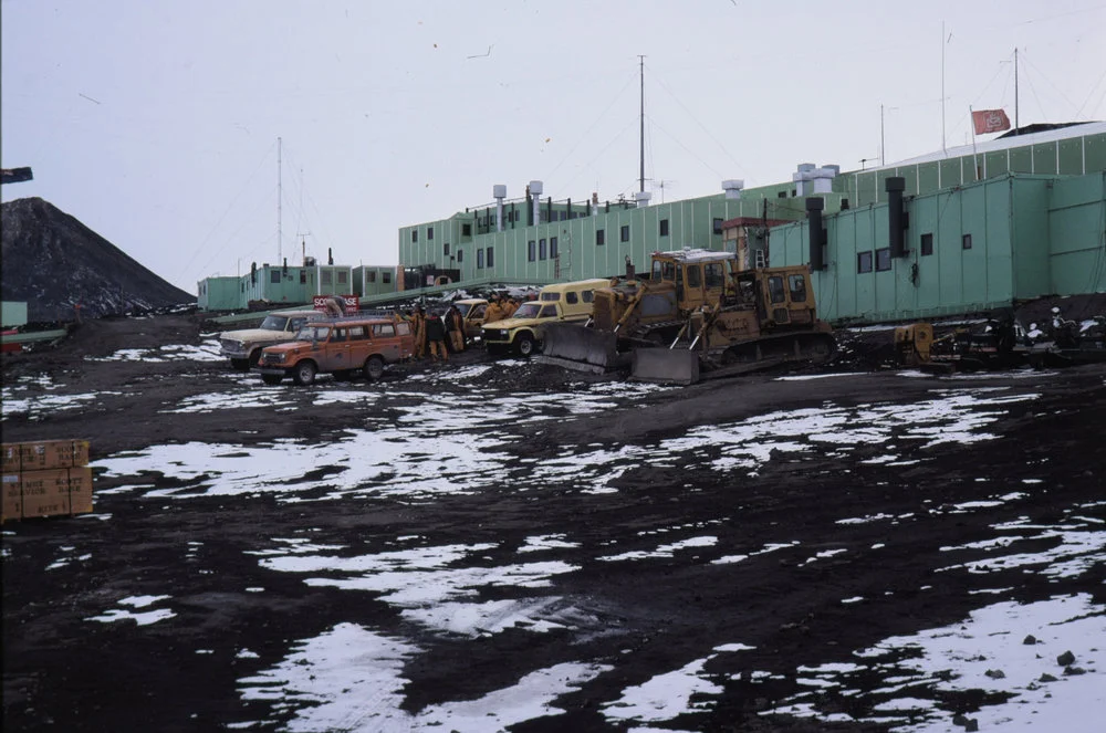 Vehicles at Scott Base | Record | DigitalNZ