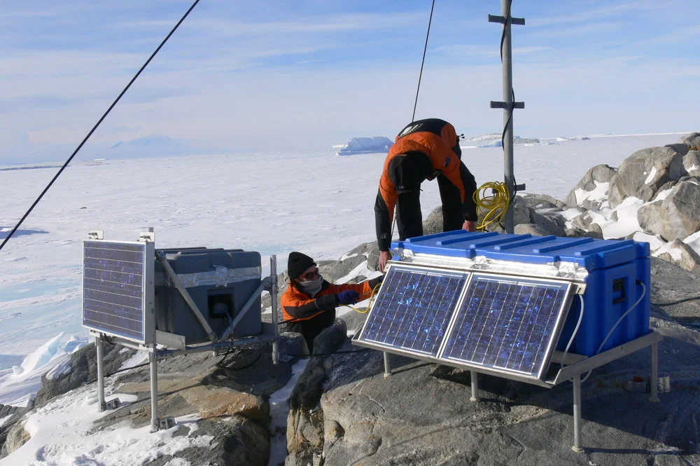 Cape Roberts tide gauge repair | Record | DigitalNZ