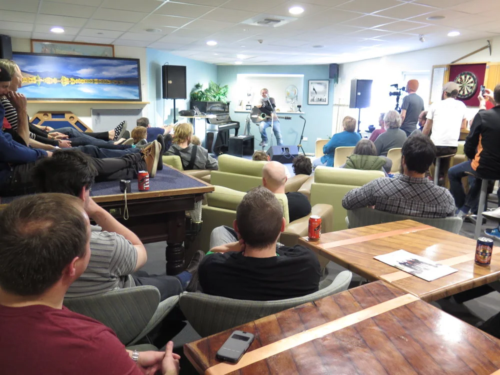 Warren Maxwell plays a Weddell seal-inspired set at the Tatty Flag at ...