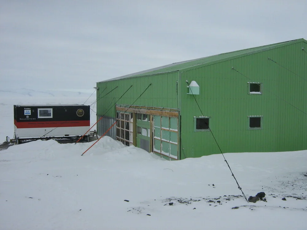 Photographs of Scott Base exterior October 2007 | Record | DigitalNZ