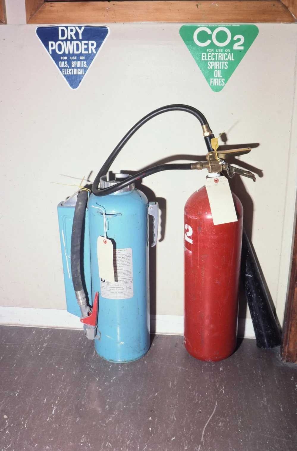 Scott Base CO2 and dry powder extinguishers | Record | DigitalNZ
