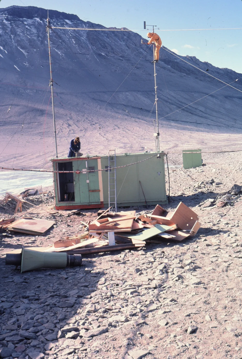 Demolition of building, Vanda Station | Record | DigitalNZ