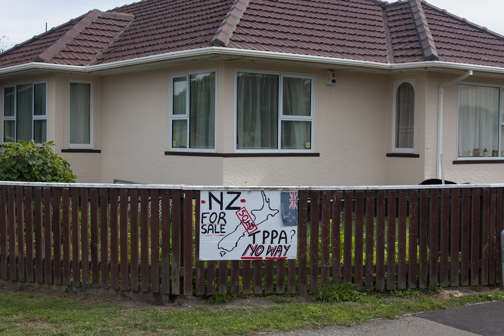 TPPA protest sign, Marine Parade, New Brighton | Record | DigitalNZ