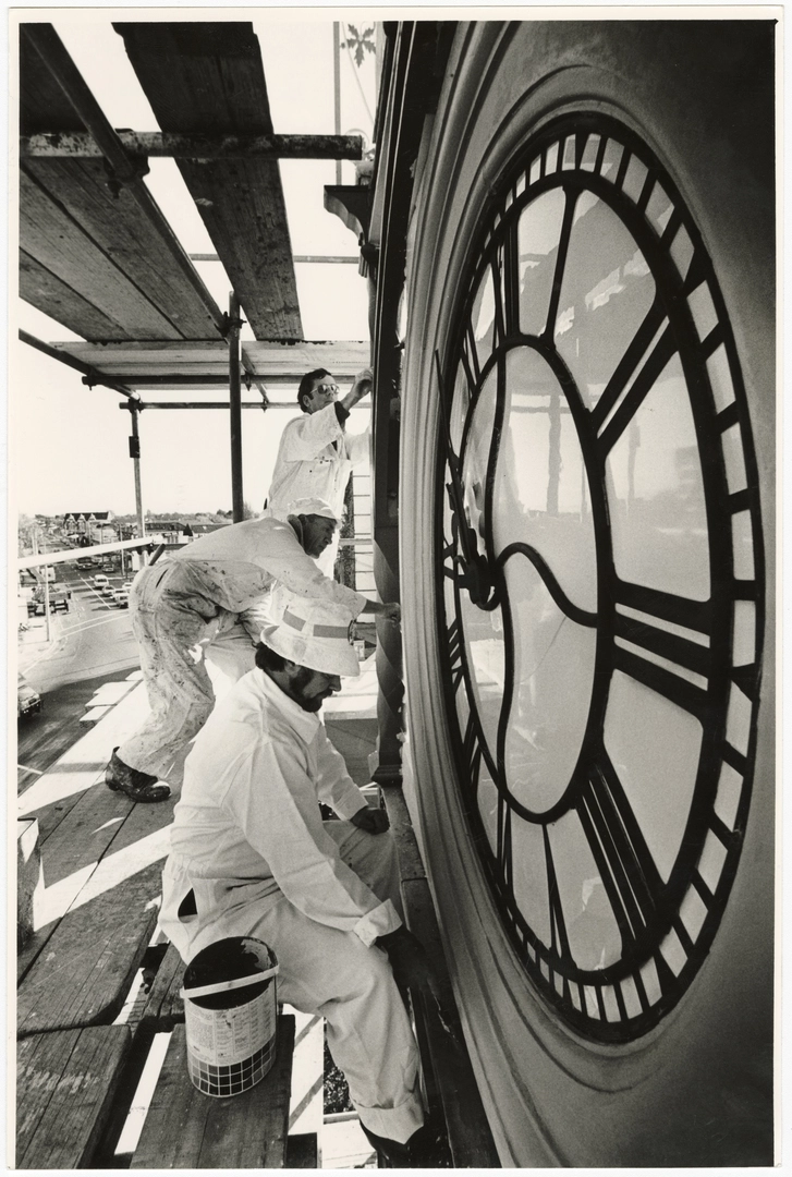 Painting the Victoria Street jubilee clock | Record | DigitalNZ