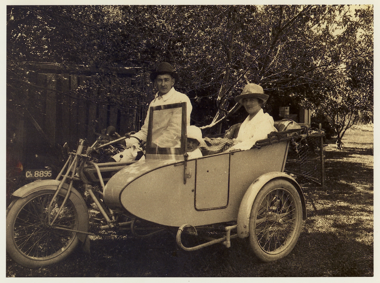 Albert Charles Beken & Family on an outing | Record | DigitalNZ