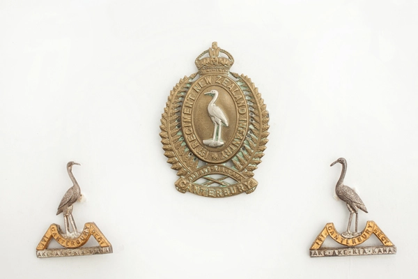 Badge set, 1st (Canterbury) Regiment | Record | DigitalNZ