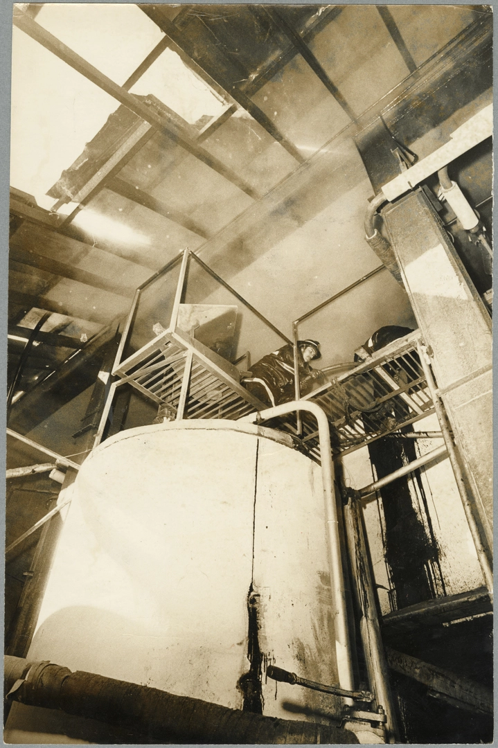 Bitumen tank explosion | Record | DigitalNZ