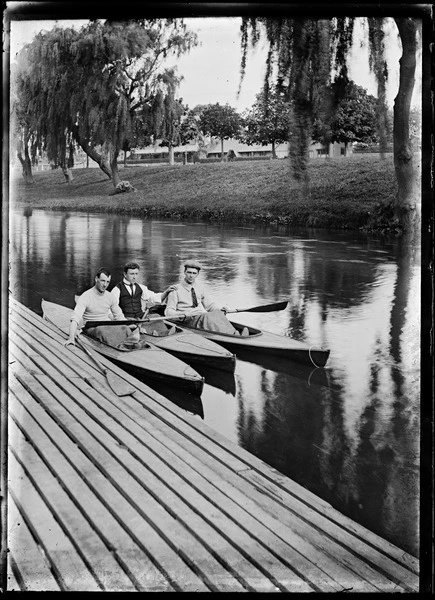 Three men in canoes on the Avon River | Record | DigitalNZ