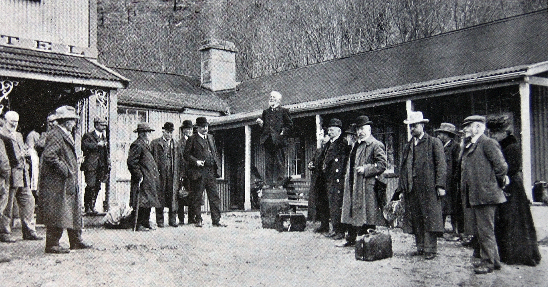 Mr J. O'Halloran addressing the party at Bealey | Record | DigitalNZ