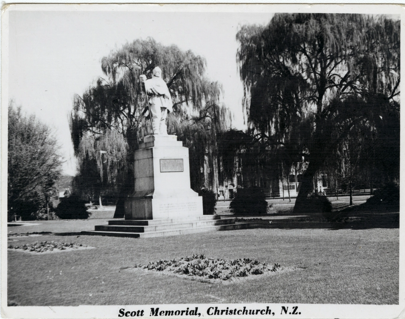 Scott statue | Record | DigitalNZ