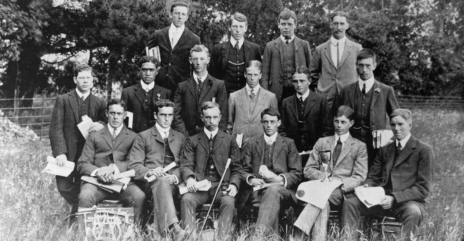 Diploma holders and prize winner students at the College | Record | DigitalNZ