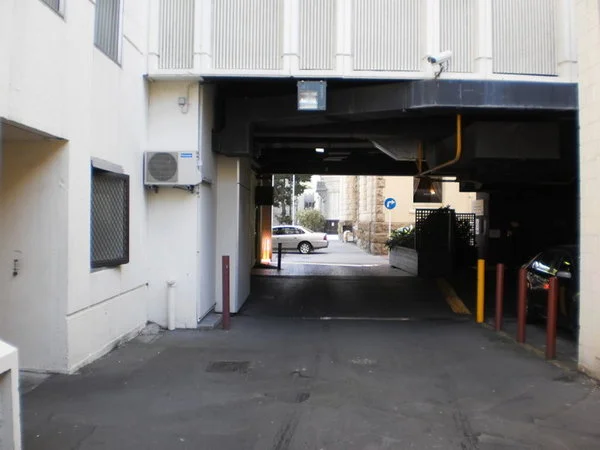 Heritage Hotel alley | Record | DigitalNZ