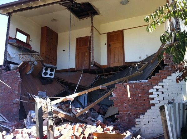 Partially collapsed house | Record | DigitalNZ