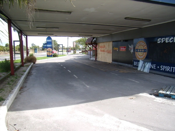 Bower Tavern and Bower Liquor | Record | DigitalNZ