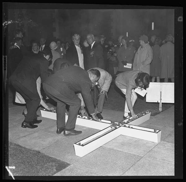 Anzac Day dawn service | Record | DigitalNZ