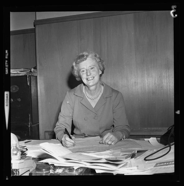 Dorothy Roberts of Calder Mackay | Record | DigitalNZ