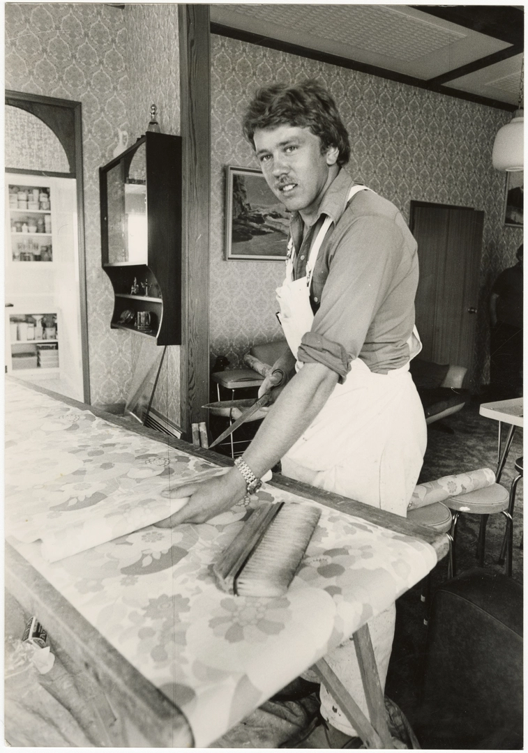 Apprentice at Frank Mitchell Decorators | Record | DigitalNZ