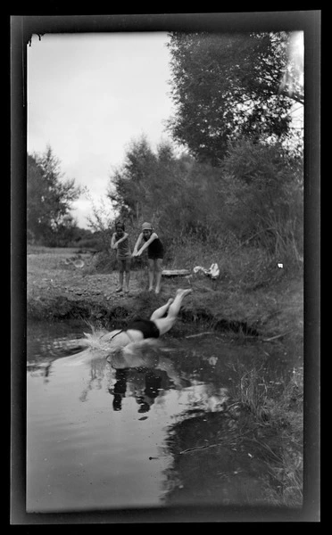 Diving in the Ashley River | Record | DigitalNZ