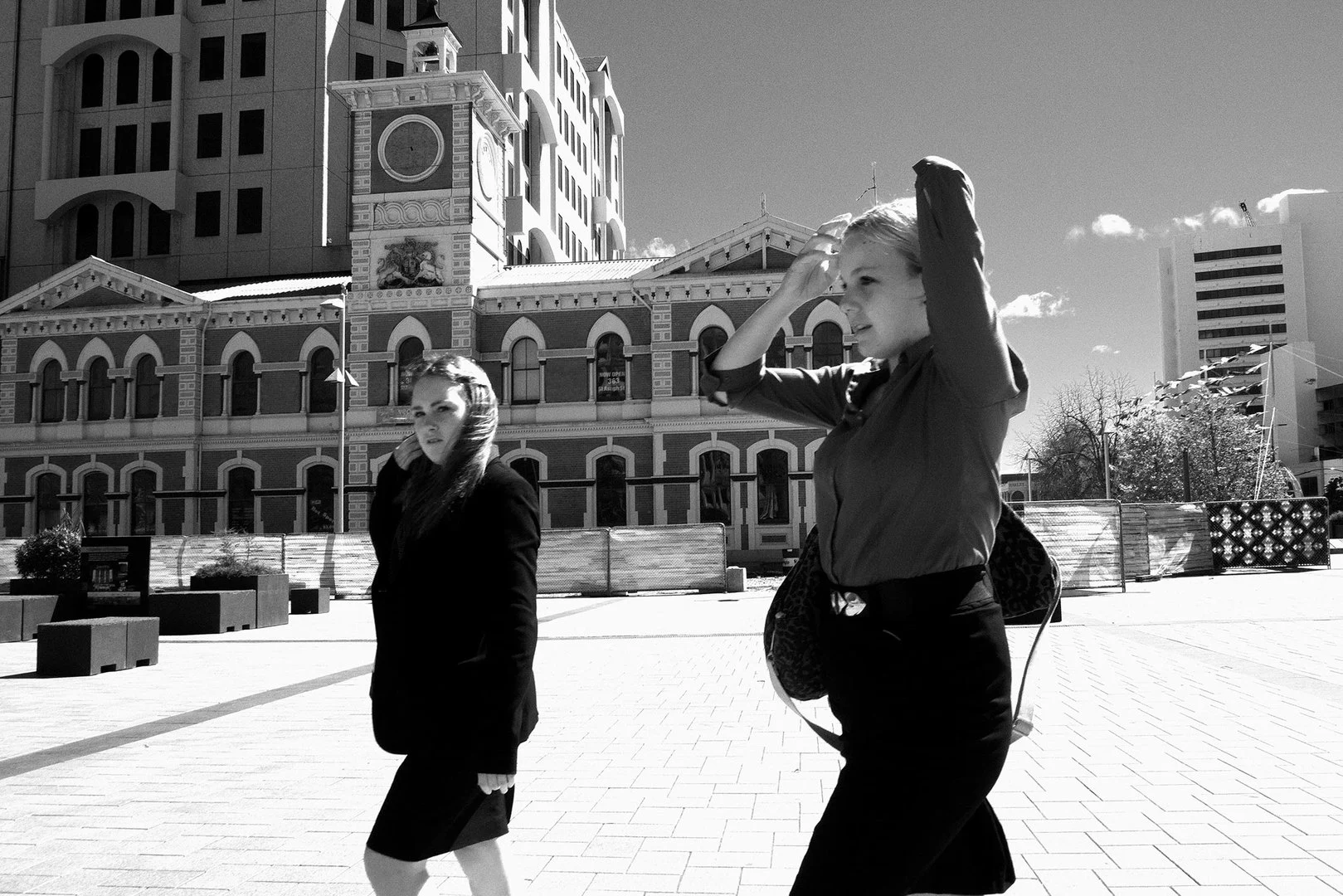 Adjusting hair in the Square | Record | DigitalNZ