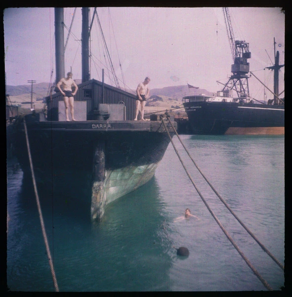 Men jumping off a boat | Record | DigitalNZ