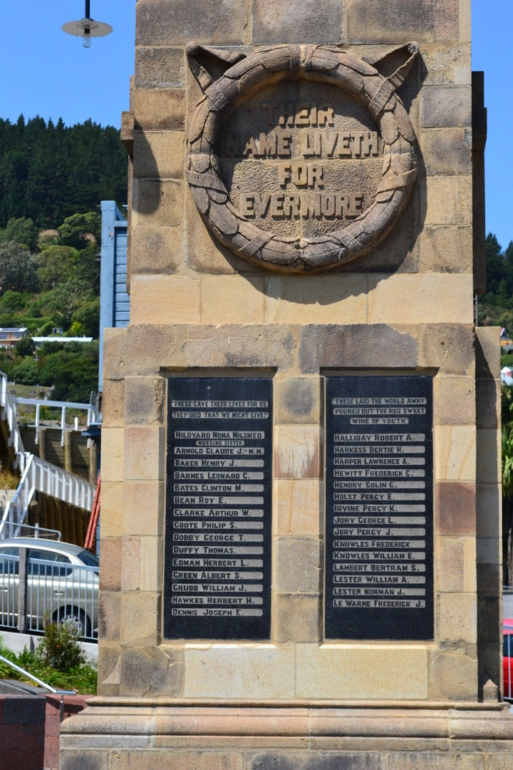Lyttelton war memorial | Record | DigitalNZ