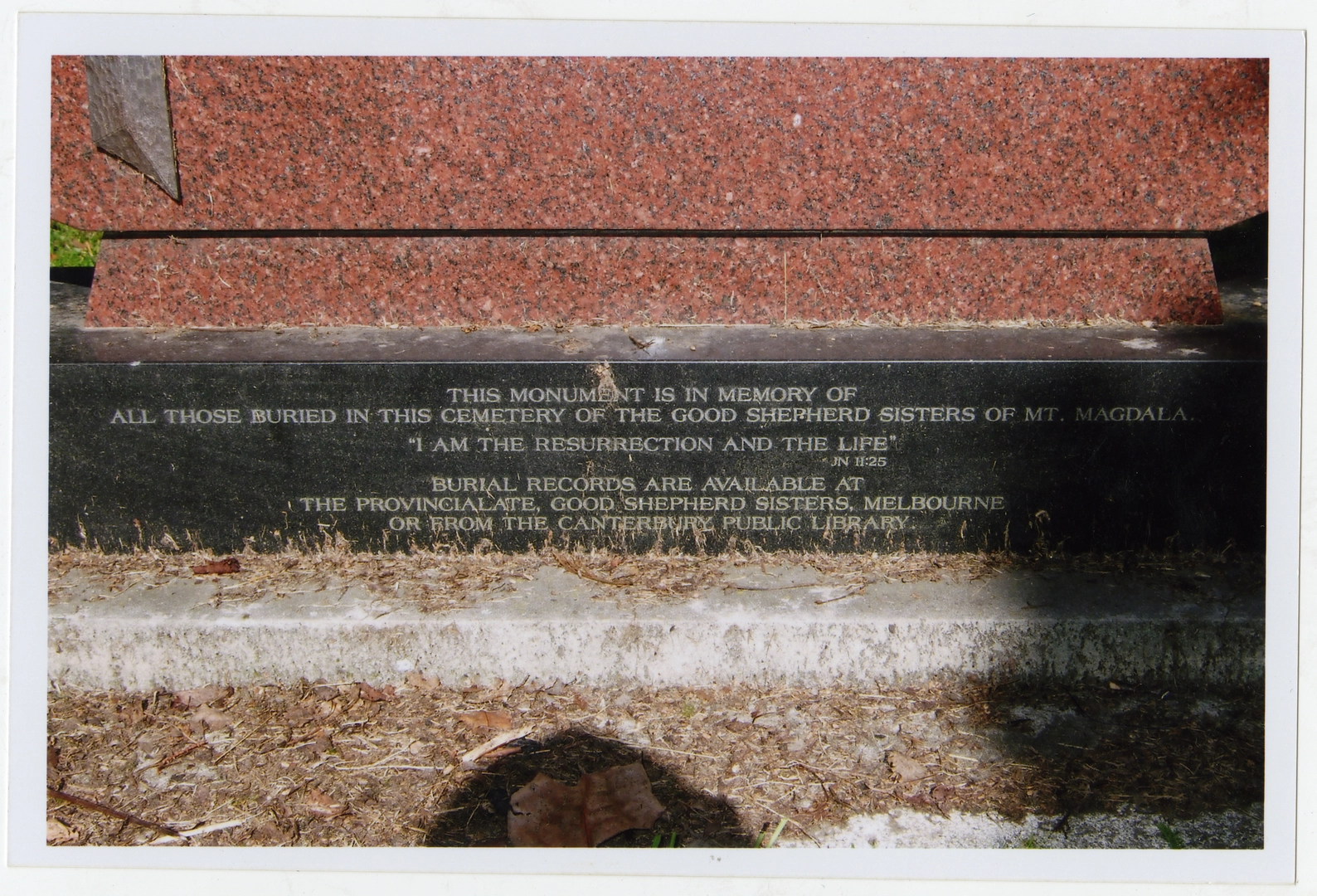 Headstone and memorial plaque | Record | DigitalNZ