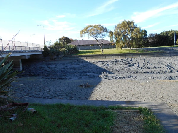 Woolston Cut silt removal | Record | DigitalNZ