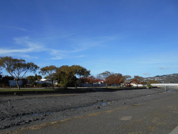 Woolston Cut silt removal | Record | DigitalNZ