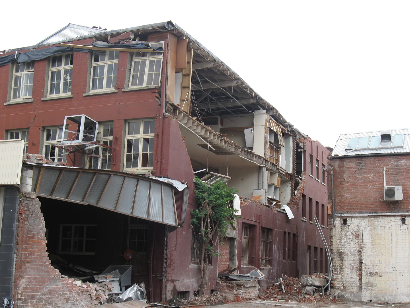 Earthquake damage at 24 Bedford Row | Record | DigitalNZ