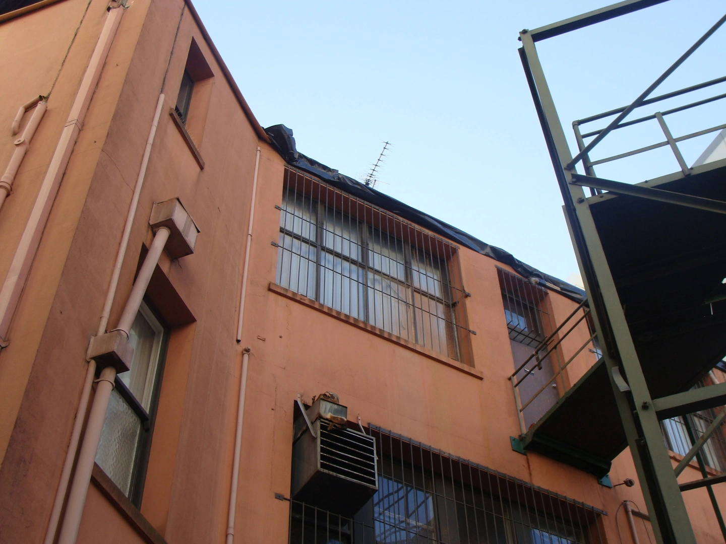 Rear of the earthquake damaged former Midland Club building | Record ...