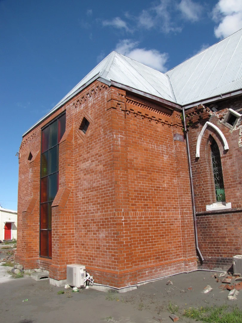 Earthquake damage above church windows | Record | DigitalNZ