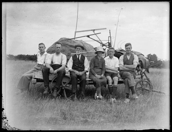 Sutton family on a wagon | Record | DigitalNZ