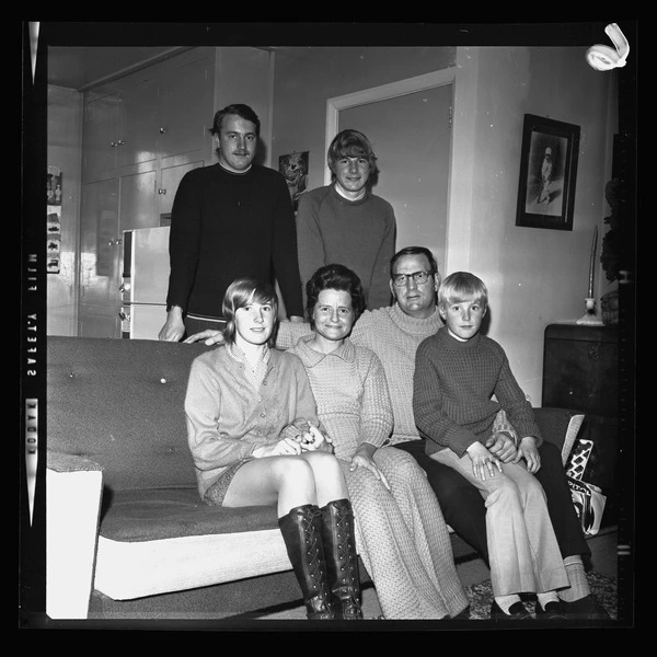 Mrs June Bright with her family | Record | DigitalNZ