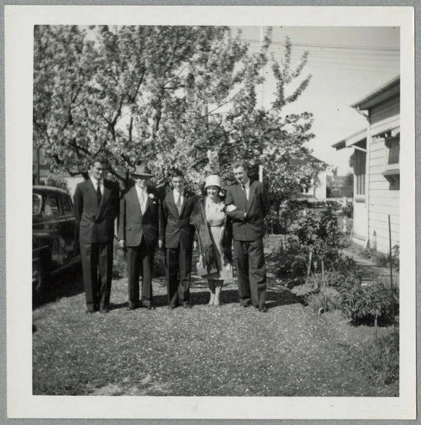 Group portrait | Record | DigitalNZ