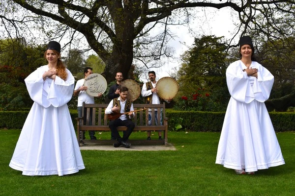 Samaa Group on lawn | Record | DigitalNZ