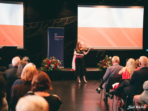 Performance by Laura Barton - Christchurch Symphony Orchestra | Record | DigitalNZ