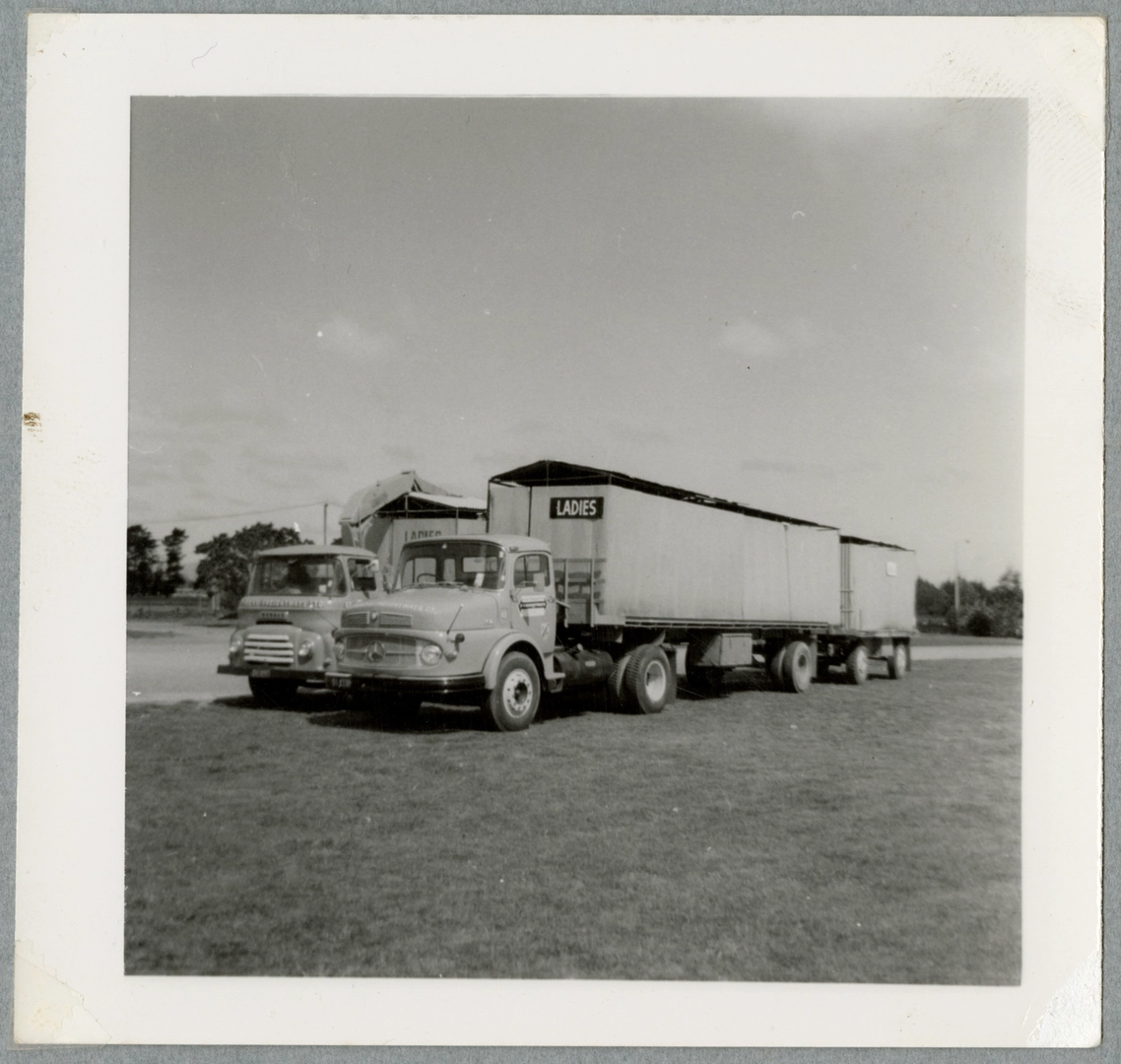 Lady Wigram Trophy car racing toilets | Record | DigitalNZ